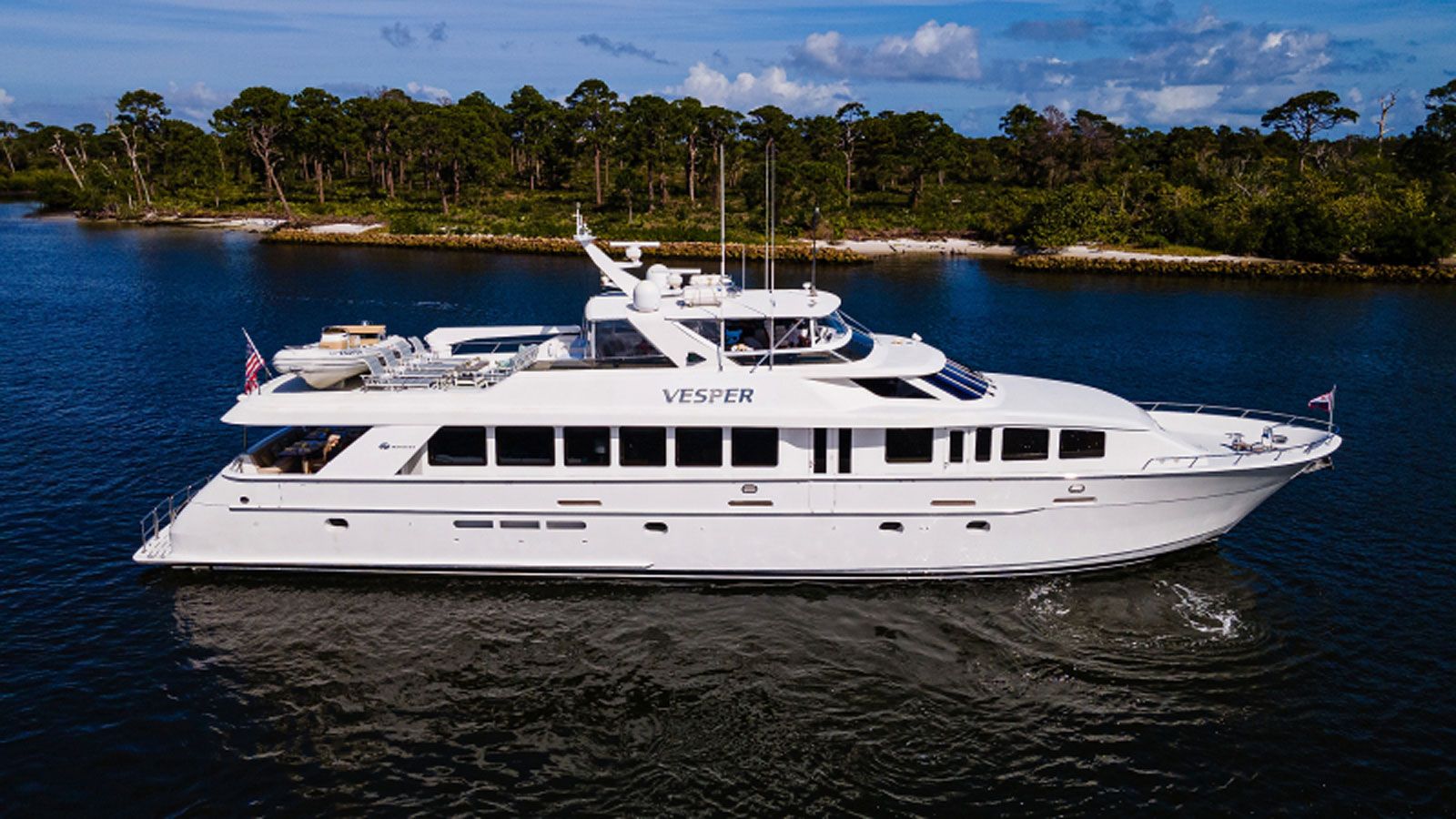 Hatteras motor yacht Vesper sold